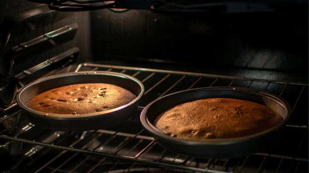 baking a cake temperature