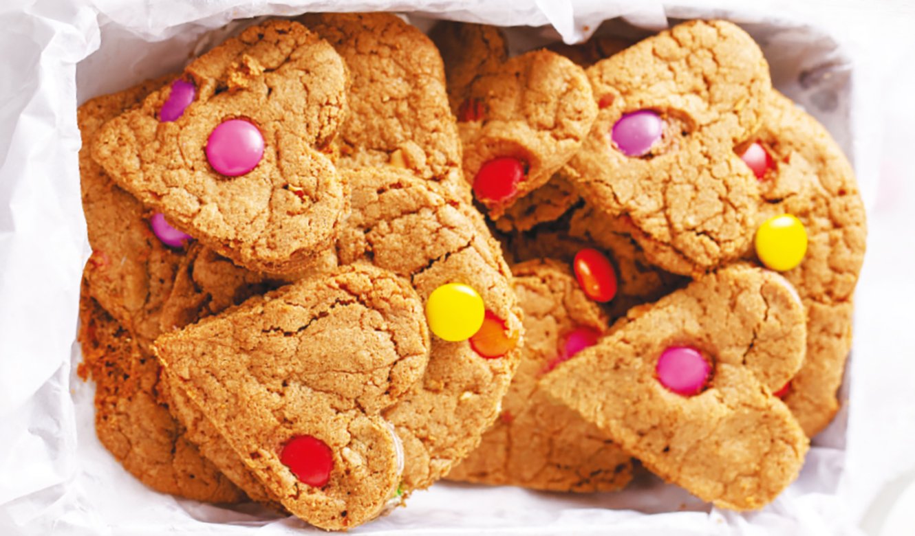 Silk Roast Almond Shortbread with Gems Recipe | Cadbury Desserts Corner