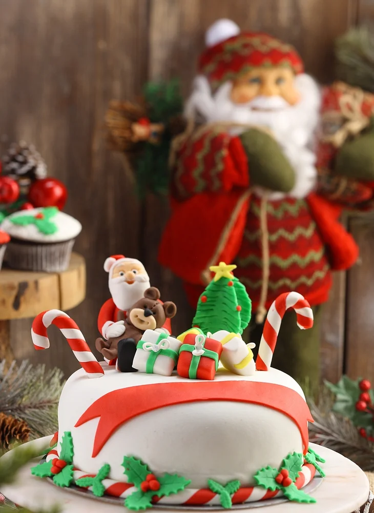 10 Playful and Elegant Christmas Fondant Ideas to Make Your Cakes Merry ...