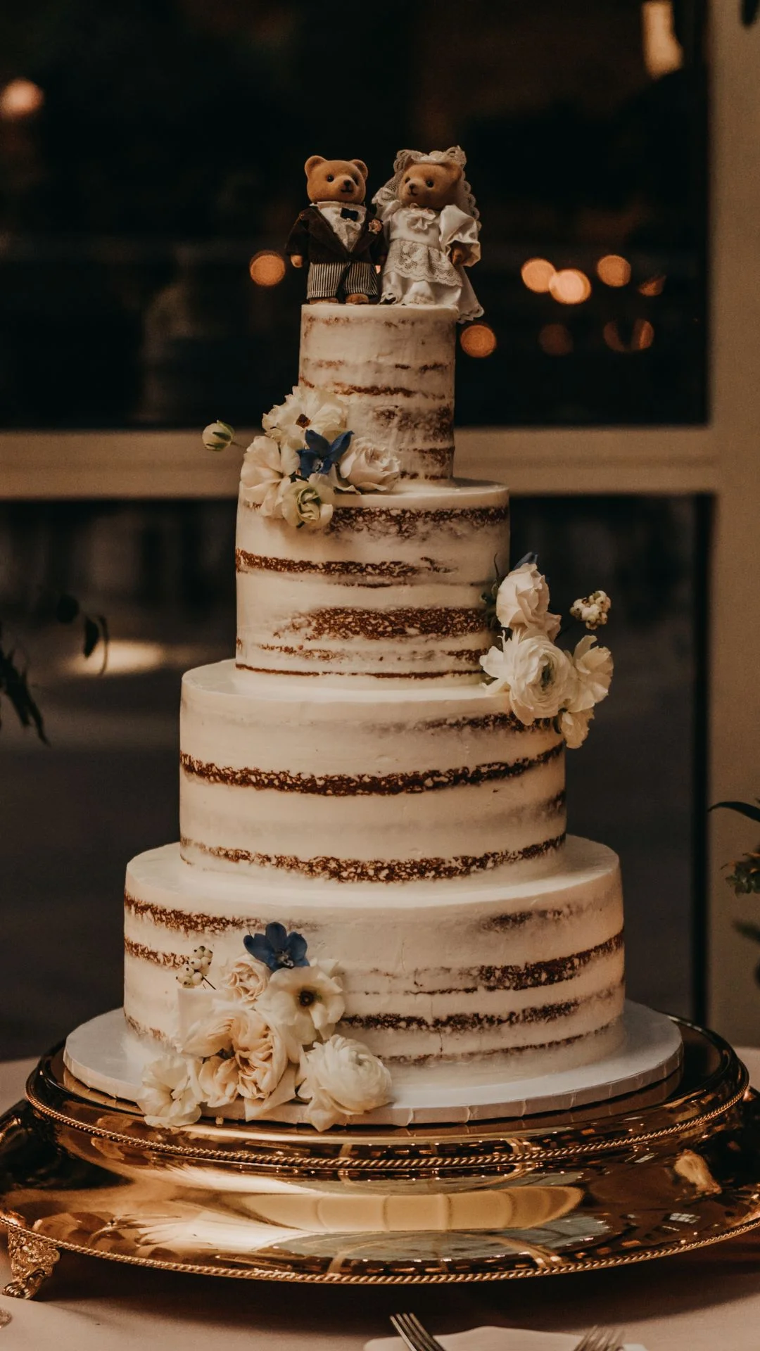 Creating a Perfect Yule Log: A Step-by-Step Guide to Festive Cake Making