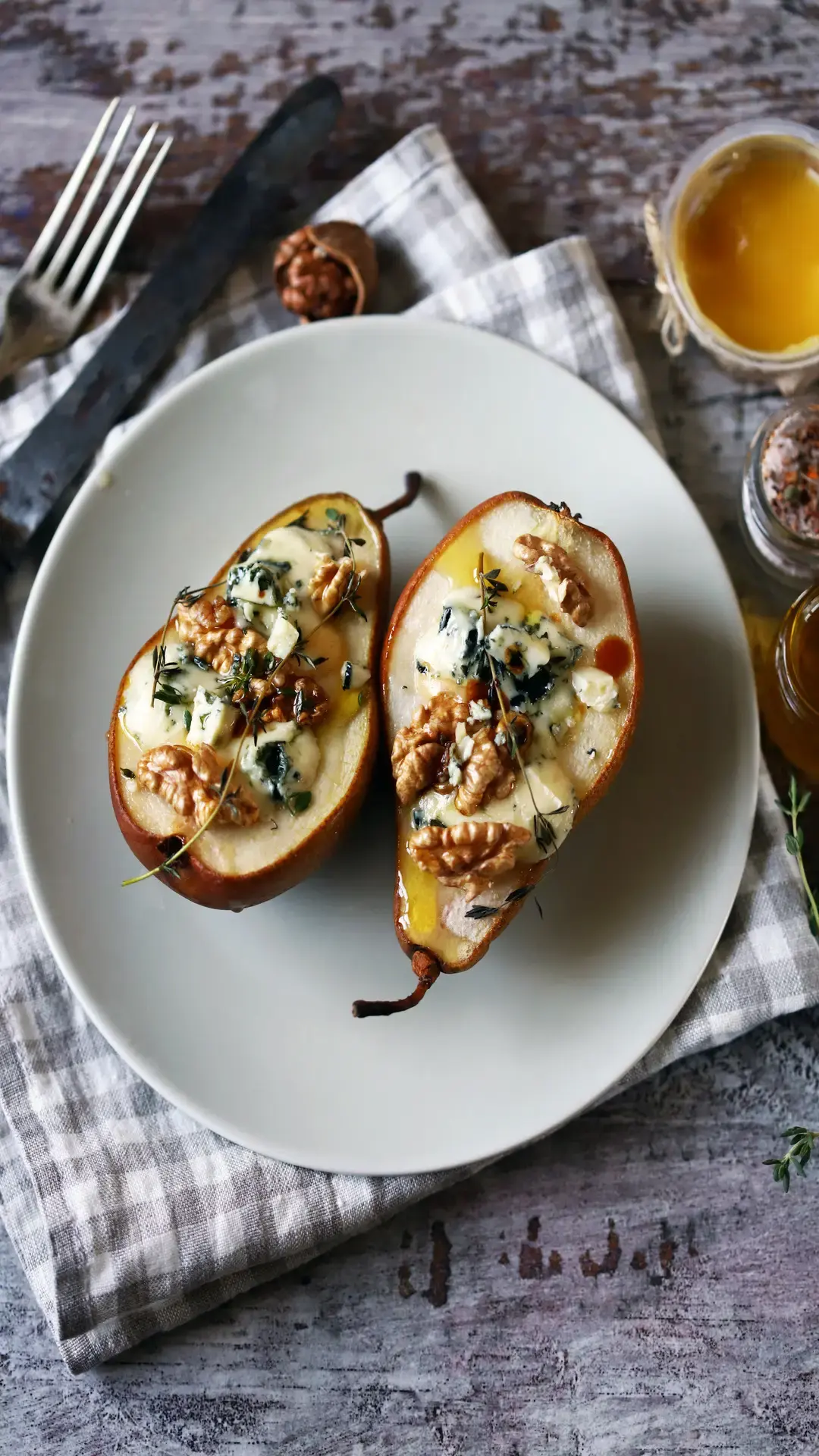 Elegant Mascarpone-Stuffed Baked Pears With Balsamic Glaze