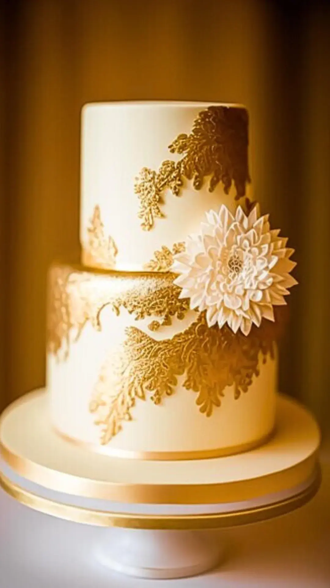 Gold-Accented Cake Designs For A Luxe Birthday Bash
