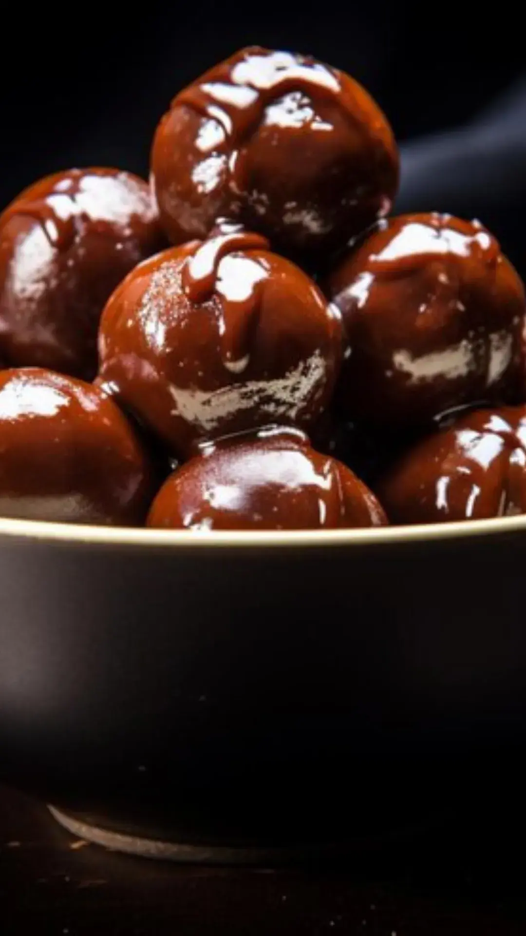 Gulab Jamun With Chocolate Drizzle: A Fusion Dessert You Need To Try